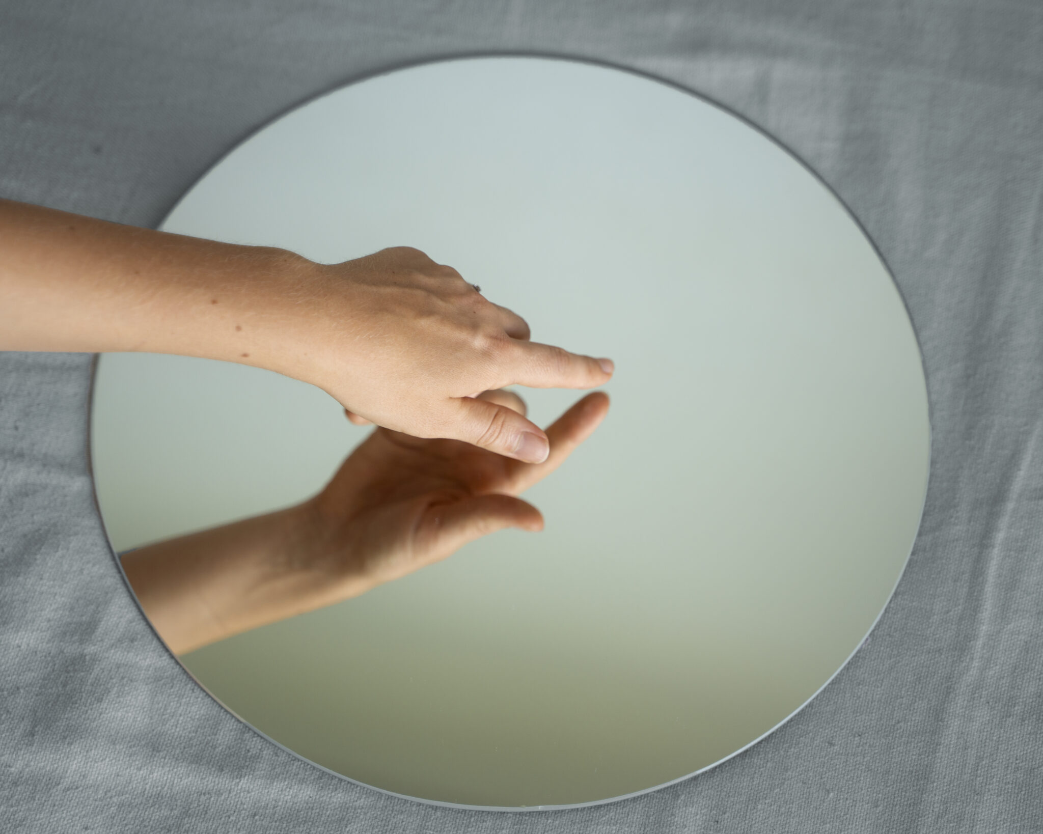 What Happens When You Look in a Mirror in a Lucid Dream? - Decode Your ...